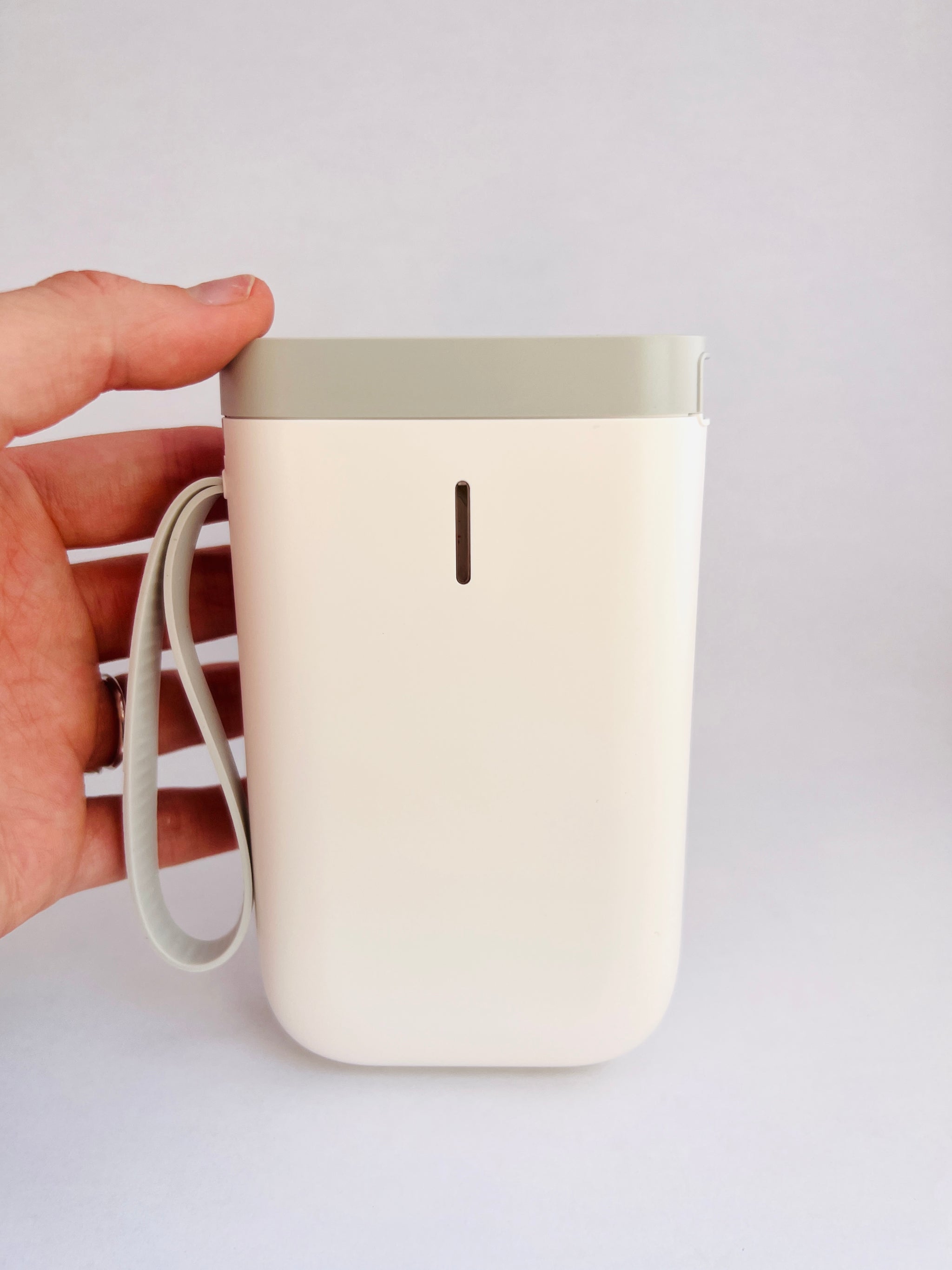 The White Mini-Labelly Machine + Free Roll of Labels