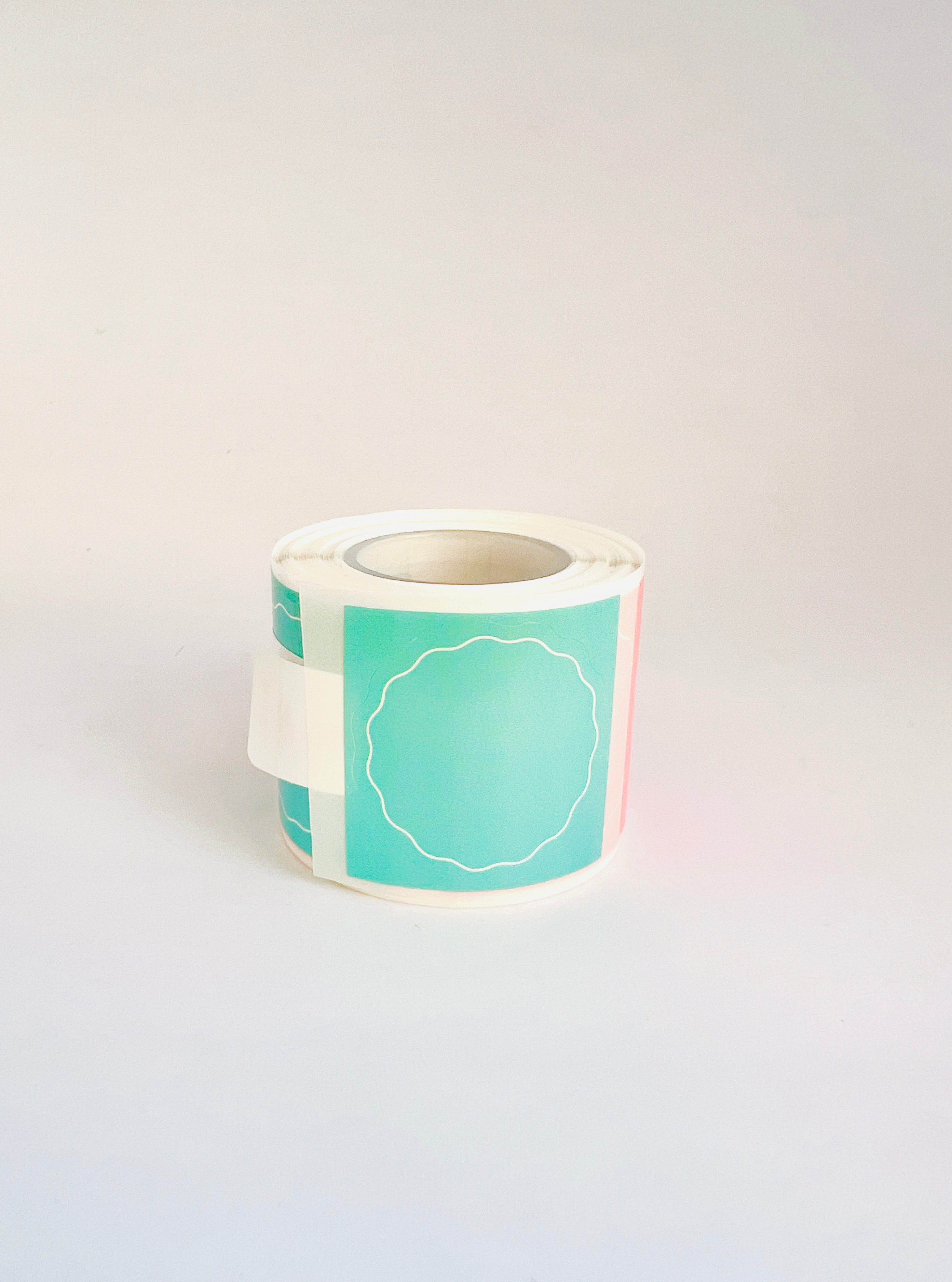 Small Coloured Wavy Labels - 200 per roll 🧁 – Labelly